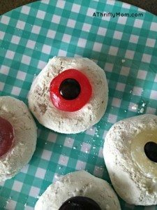 Halloween Eye Donut Treats ~ Easy Halloween Party Food – A Thrifty Mom