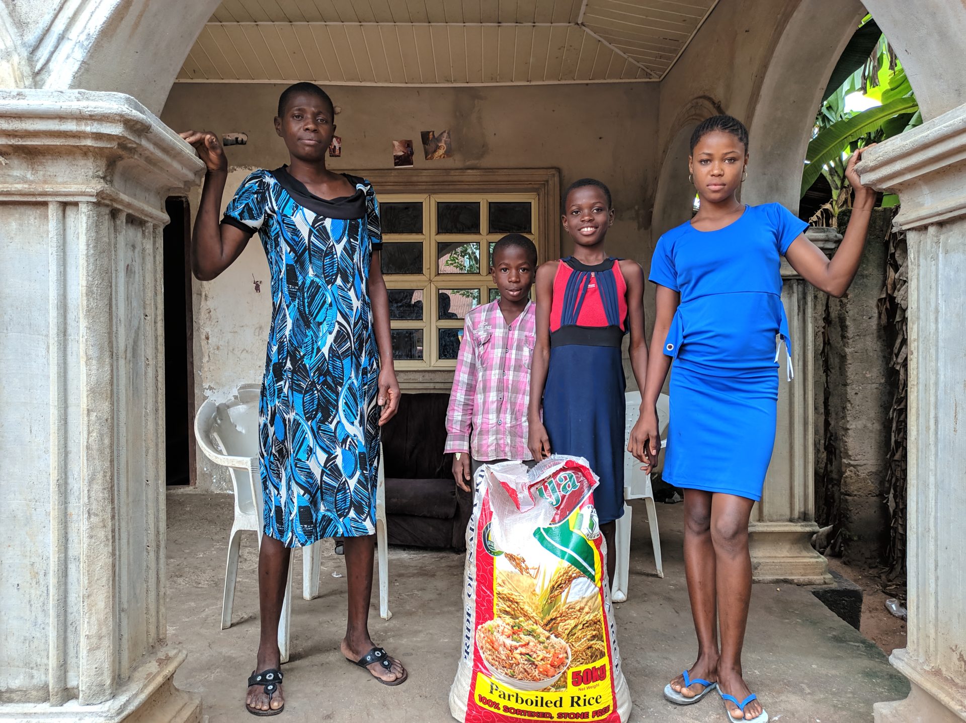 Bag of Rice Project #130 -A visit to the Emeka family – A Thrifty Mom