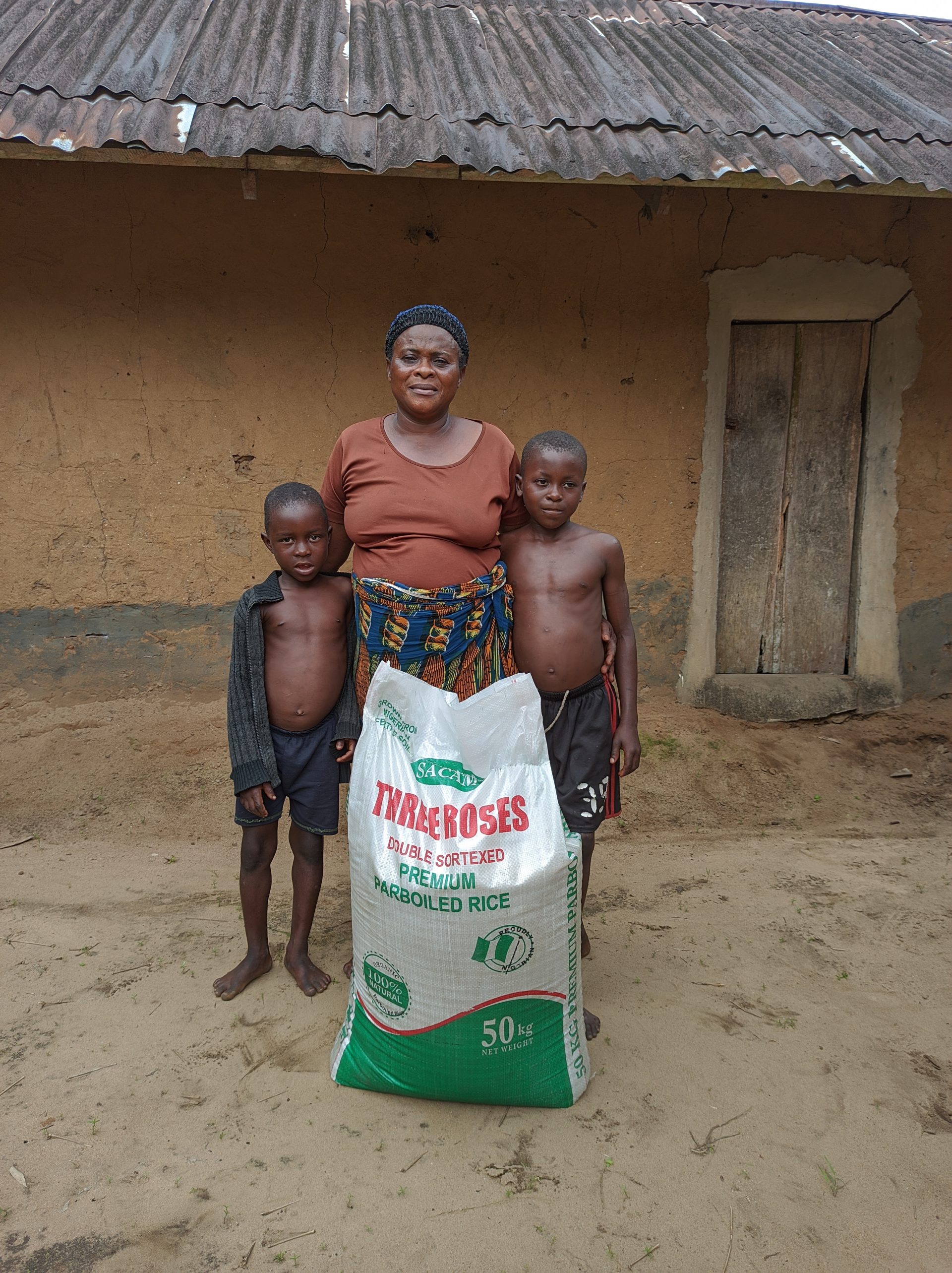 Bag of Rice Project #162 -A visit to the Inyang family - A Thrifty Mom