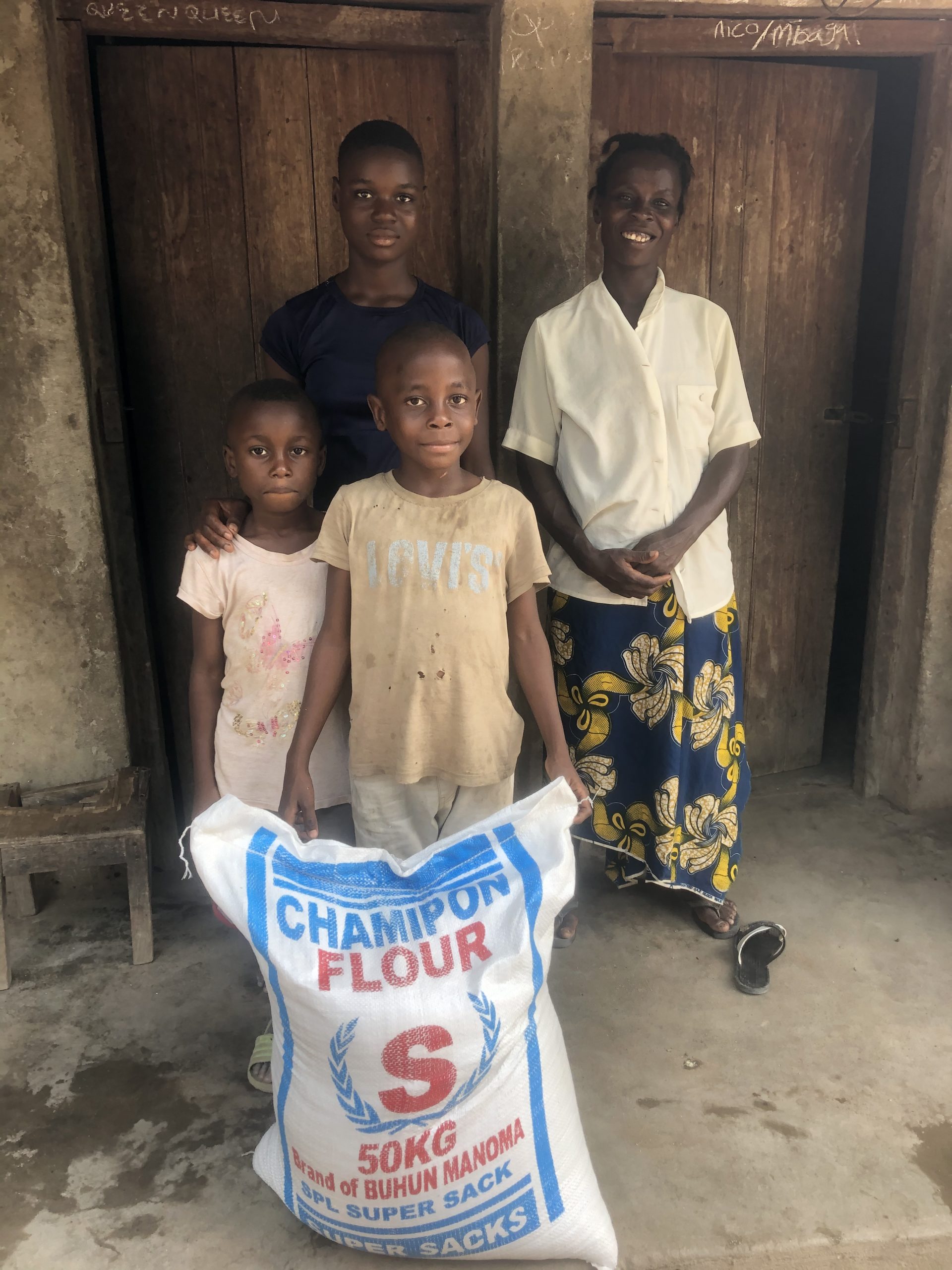 Bag of Rice Project #259 -A visit Eluu family – A Thrifty Mom