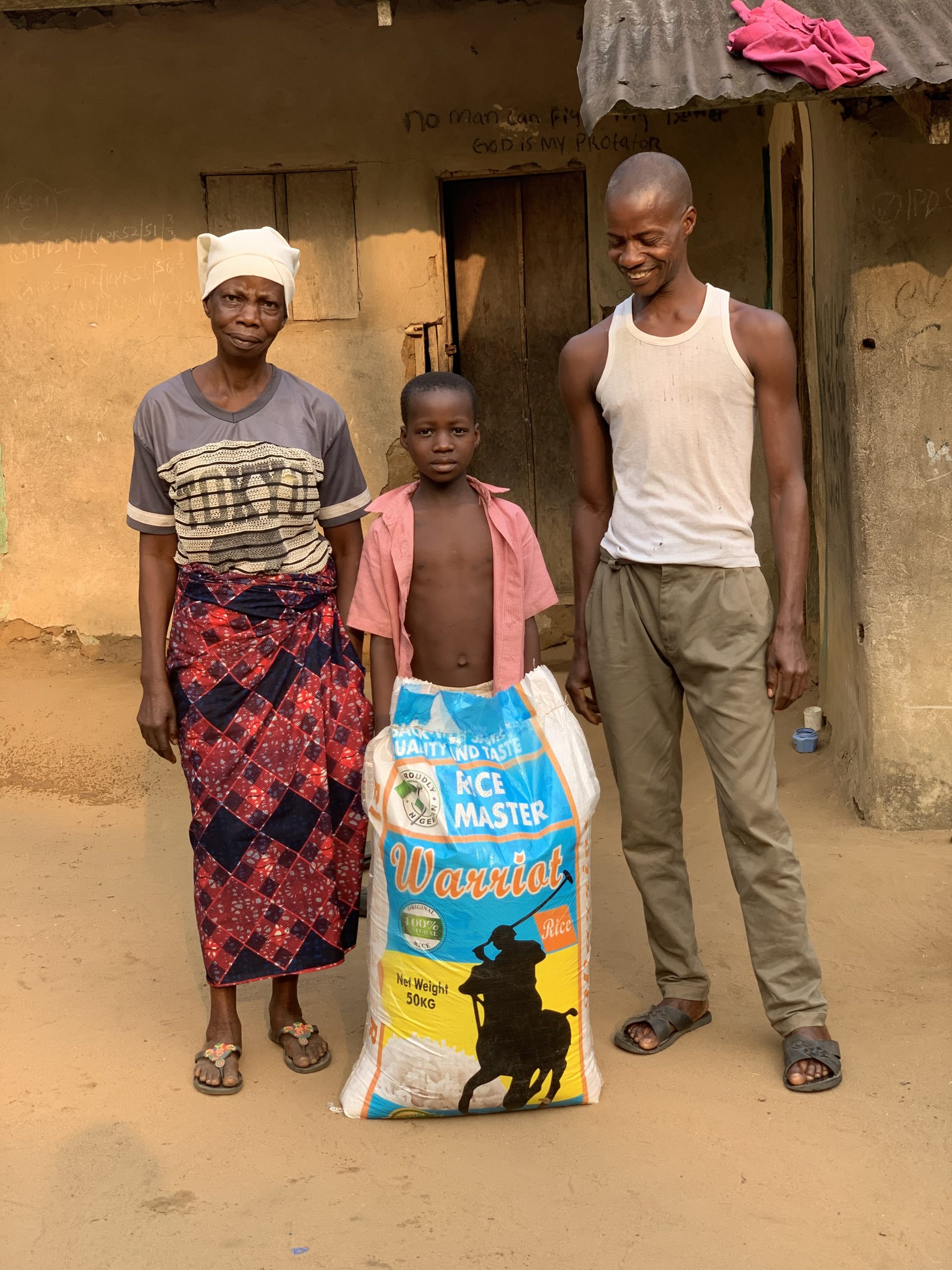 Bag of Rice Project #272 -A visit to the Okon family – A Thrifty Mom