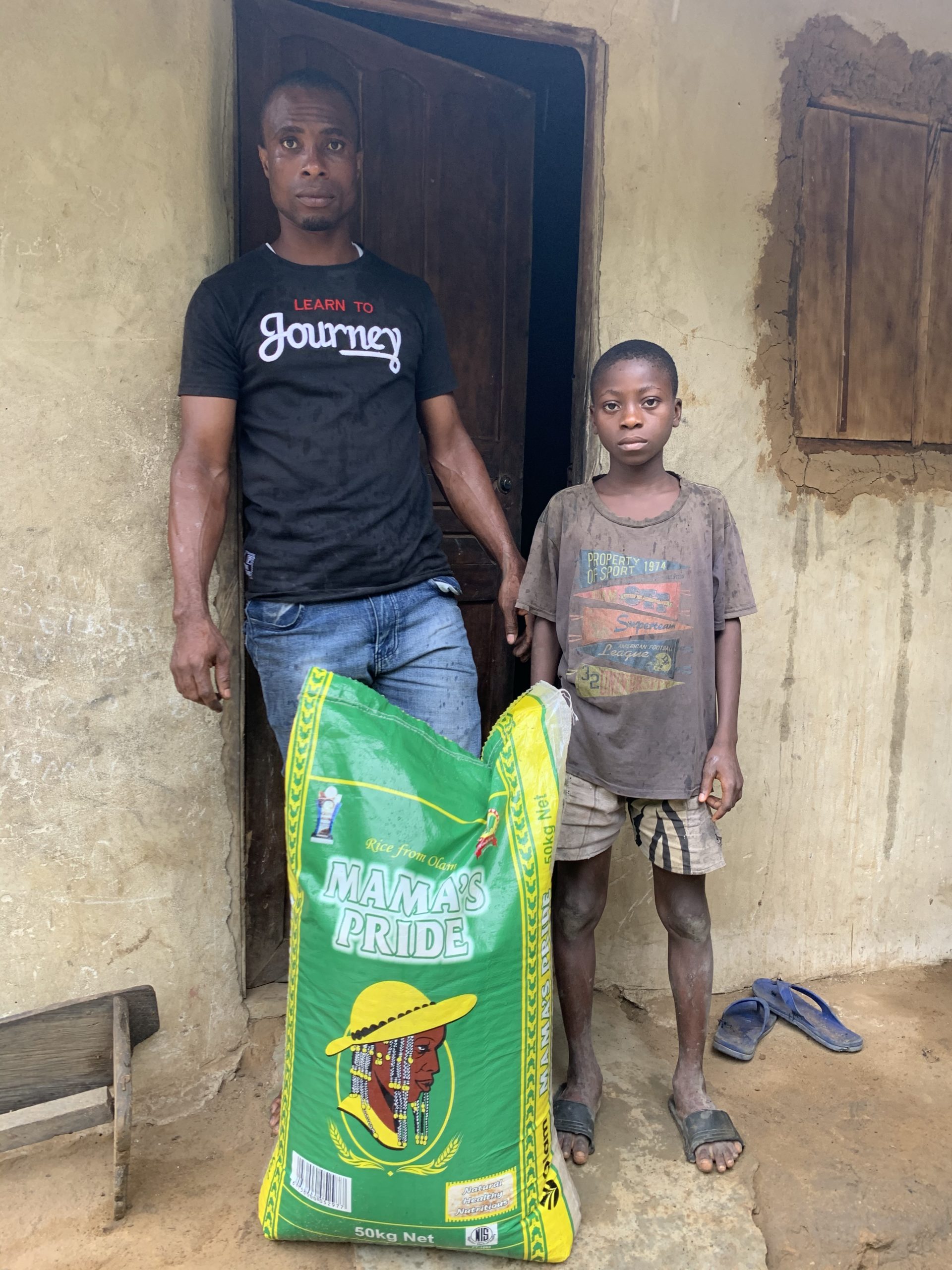 Bag of Rice Project #290 -A visit to the Saviour family – A Thrifty Mom