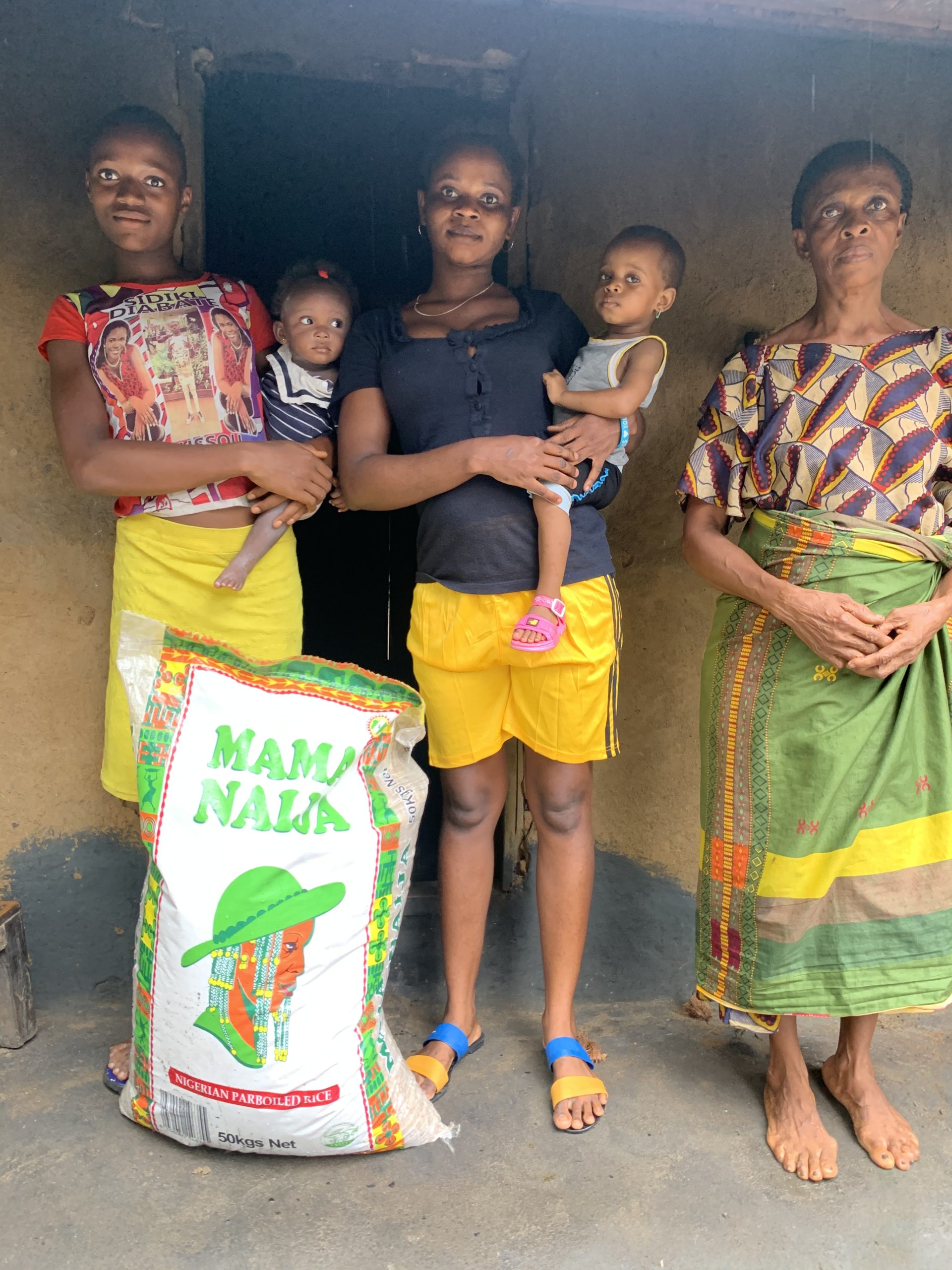 Bag of Rice Project #331 -A visit to the Ruben family – A Thrifty Mom