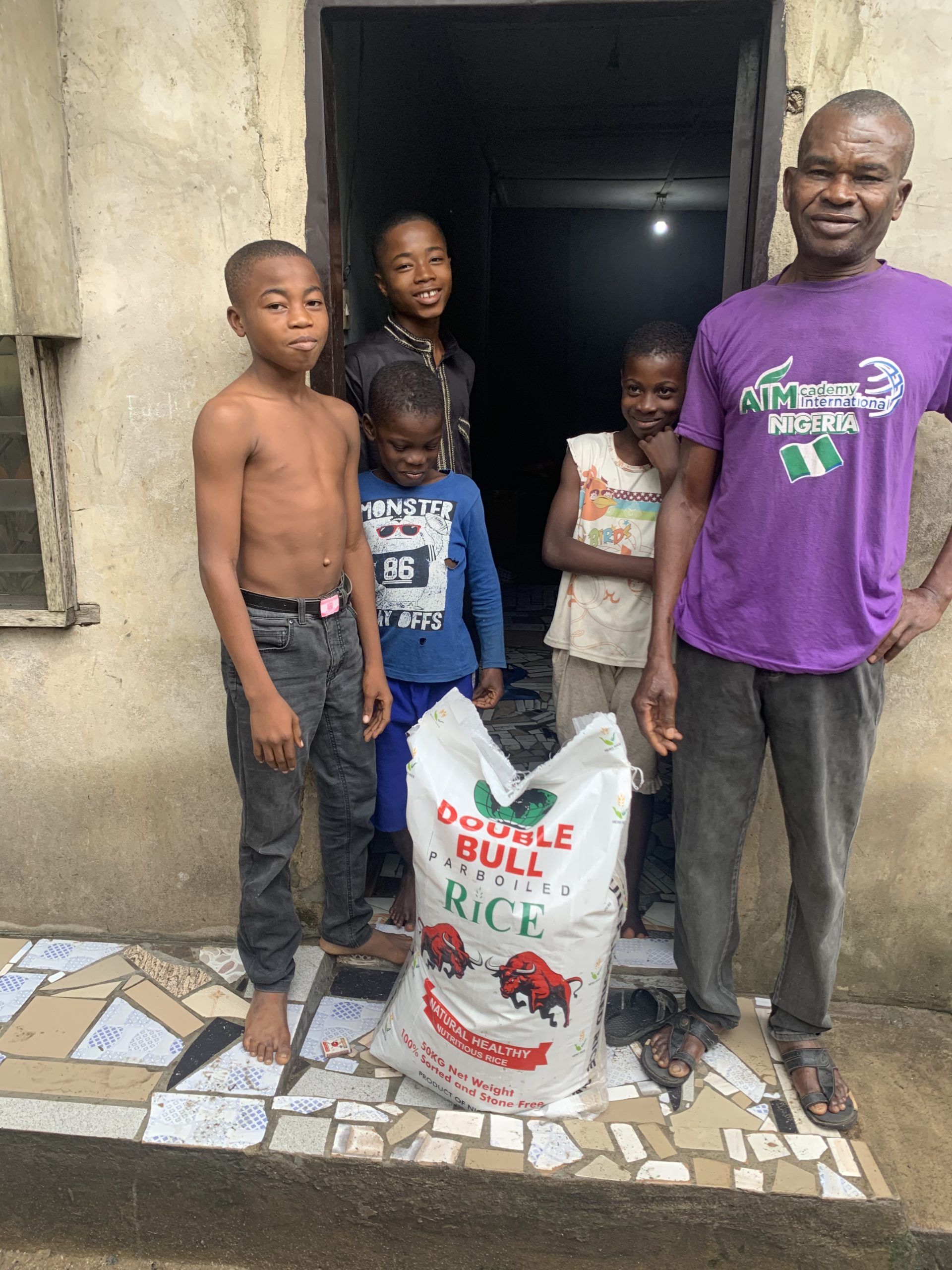 Bag of Rice Project #446 -A visit to the Inyong family – A Thrifty Mom