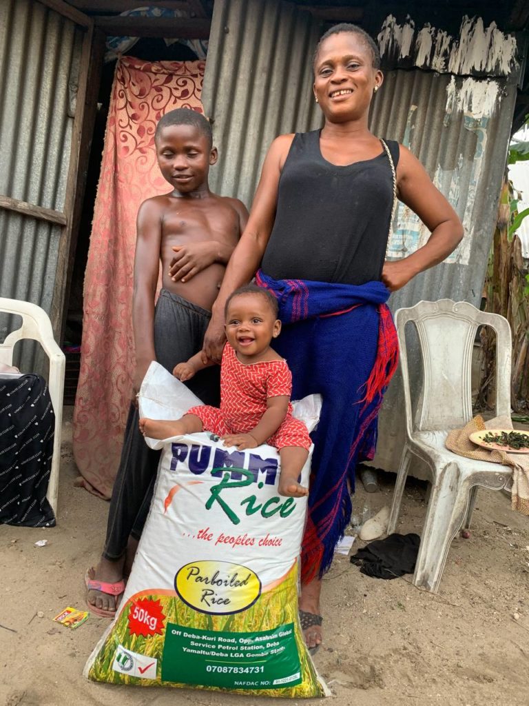 Bag of Rice Project #456 -A visit to the Ekong family – A Thrifty Mom