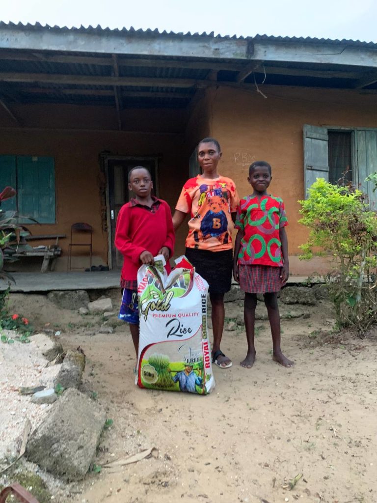 Bag of Rice Project #482 -A visit to the Friday family – A Thrifty Mom