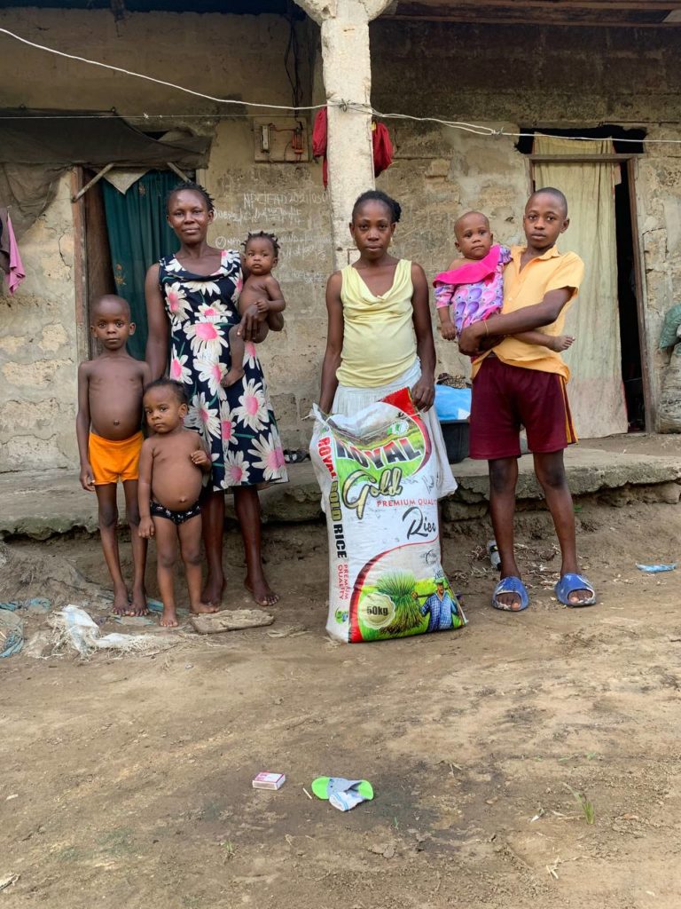 Bag of Rice Project #469 -A visit to the Monday family – A Thrifty Mom