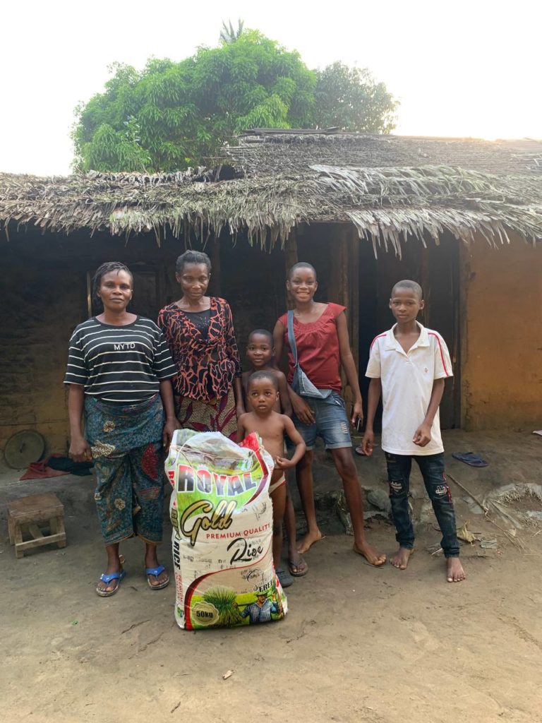 Bag of Rice Project #470 -A visit to the Assang family – A Thrifty Mom