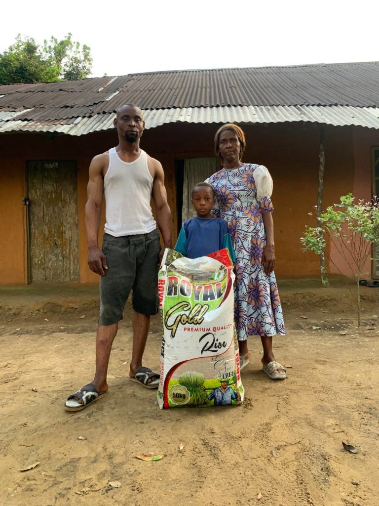 Bag of Rice Project #474 -A visit to the Sunday family – A Thrifty Mom