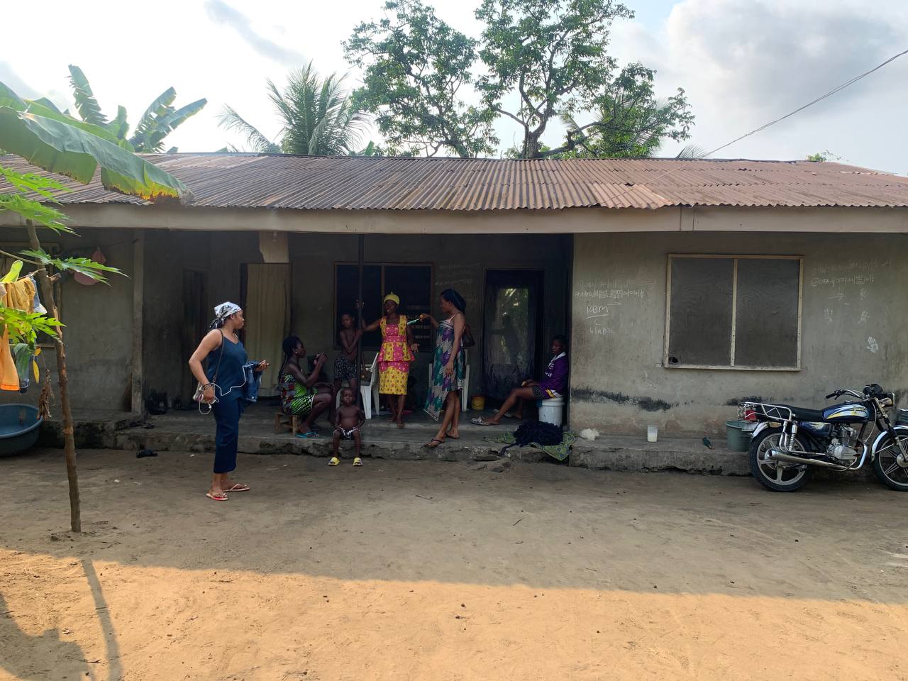 Bag of Rice Project #486 -A visit to the Okon family – A Thrifty Mom