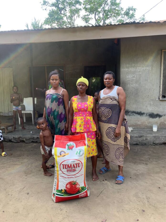 Bag of Rice Project #486 -A visit to the Okon family - A Thrifty Mom