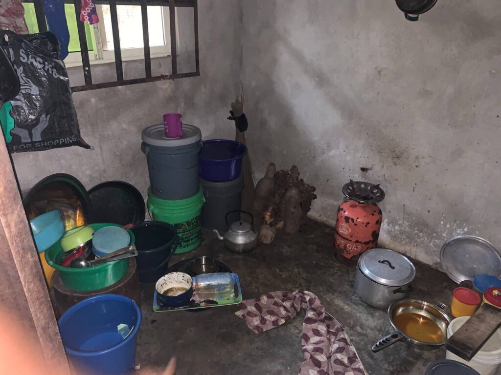 Bag of Rice Project #494 -A visit to the Comfort family – A Thrifty Mom