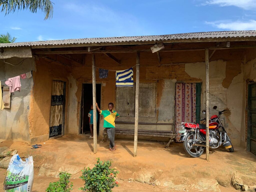 Bag of Rice Project #507 -A visit to the Dickson family – A Thrifty Mom