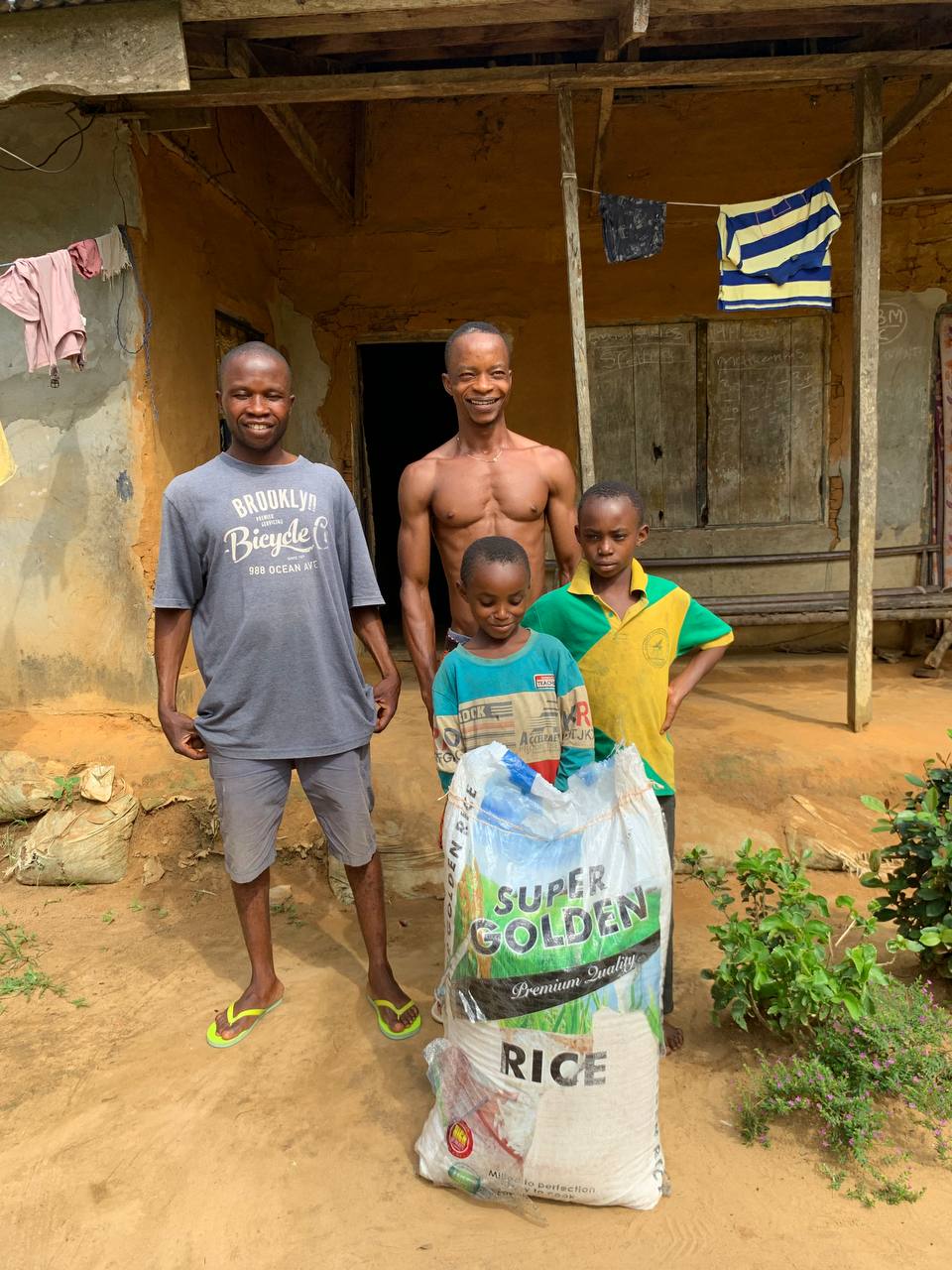 Bag of Rice Project #507 -A visit to the Dickson family - A Thrifty Mom ...