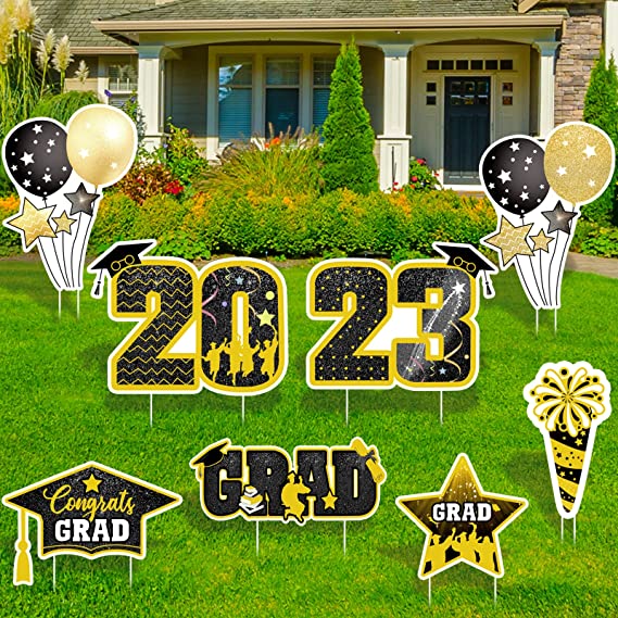 Graduation yard decor – A Thrifty Mom
