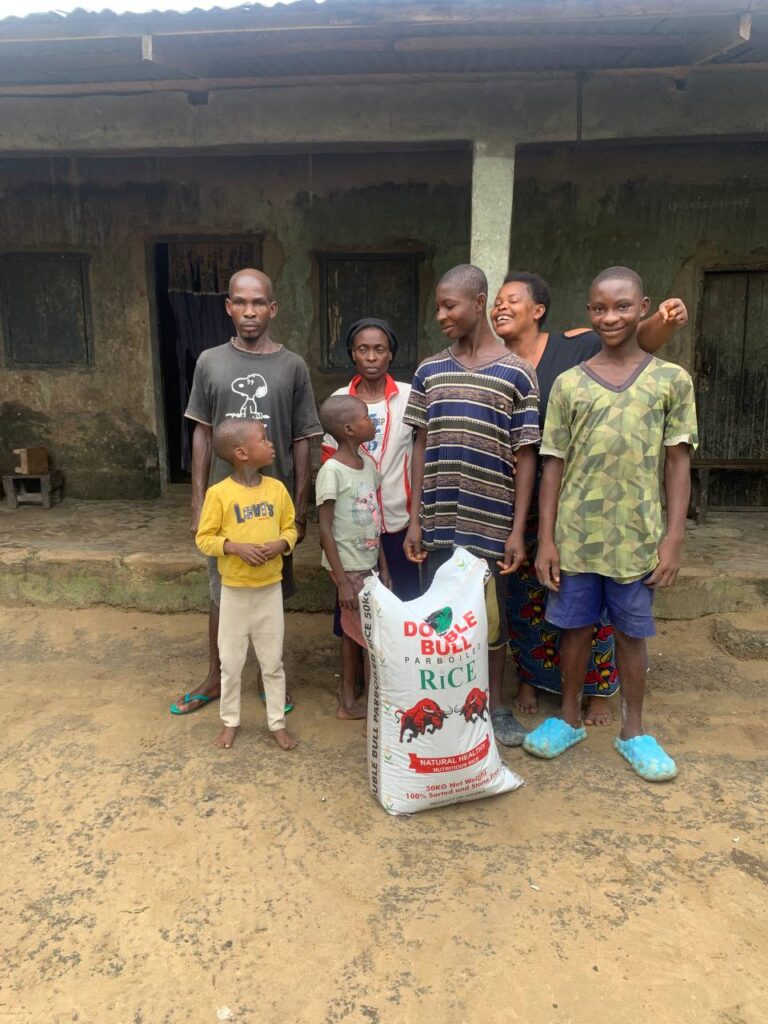 Bag of Rice Project #515 -A visit to the Akwawo family – A Thrifty Mom