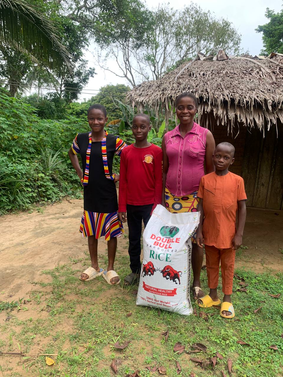 Bag of Rice Project #516 -A visit to the Robinson family – A Thrifty Mom