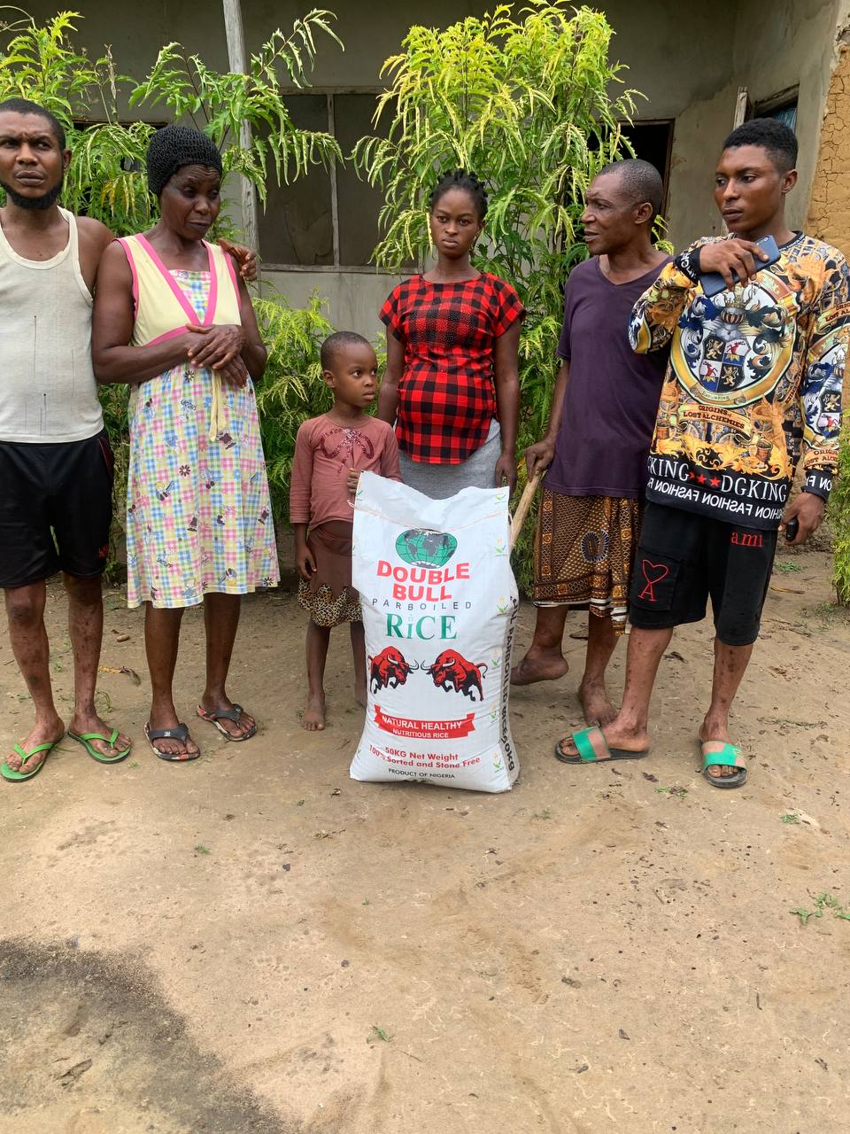 Bag of Rice Project #517 -A visit to the Solomon family - A Thrifty Mom