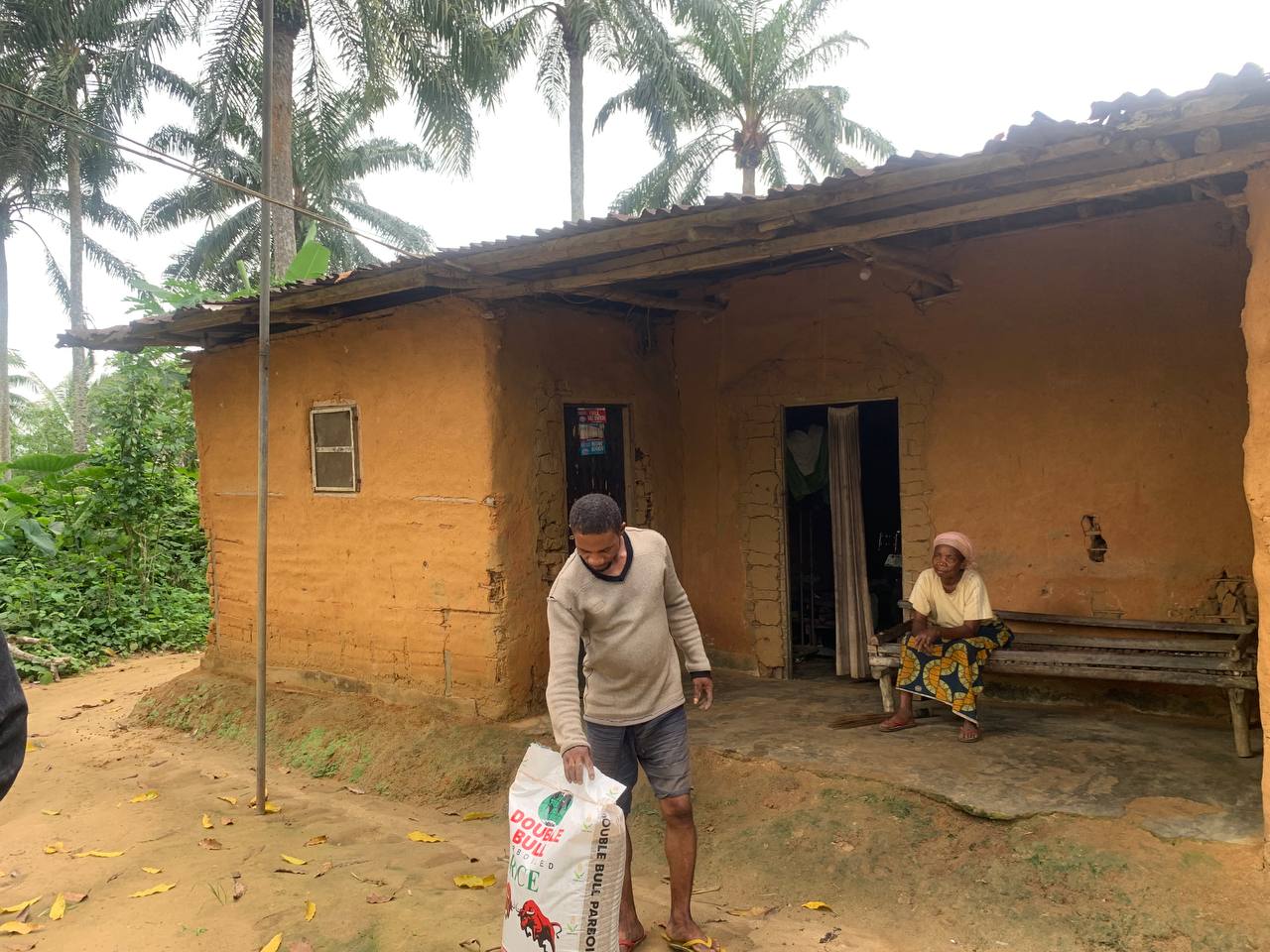 Bag of Rice Project #523 -A visit to the Hanson family – A Thrifty Mom