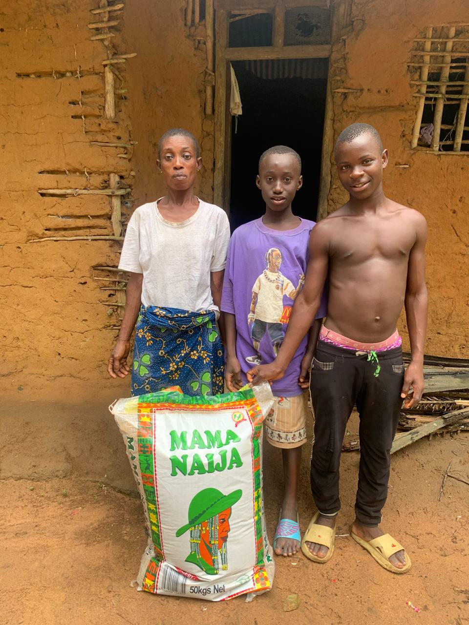 Bag of Rice Project #528 -A visit to the Monday family – A Thrifty Mom