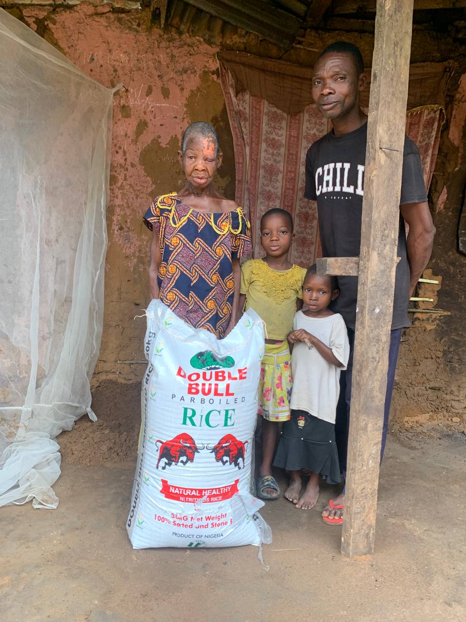 Bag of Rice Project #530 -A visit to the John family – A Thrifty Mom