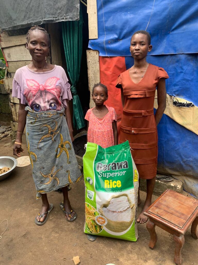 Bag of Rice Project #570 -A visit to the Essien family – A Thrifty Mom