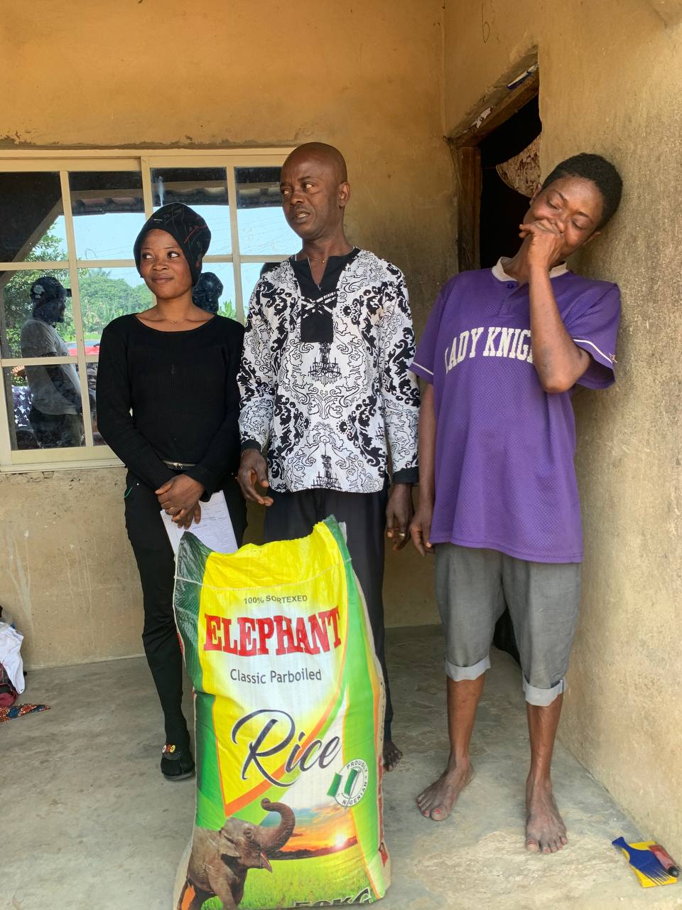 Bag of Rice Project #580 -A visit to the Joseph family – A Thrifty Mom