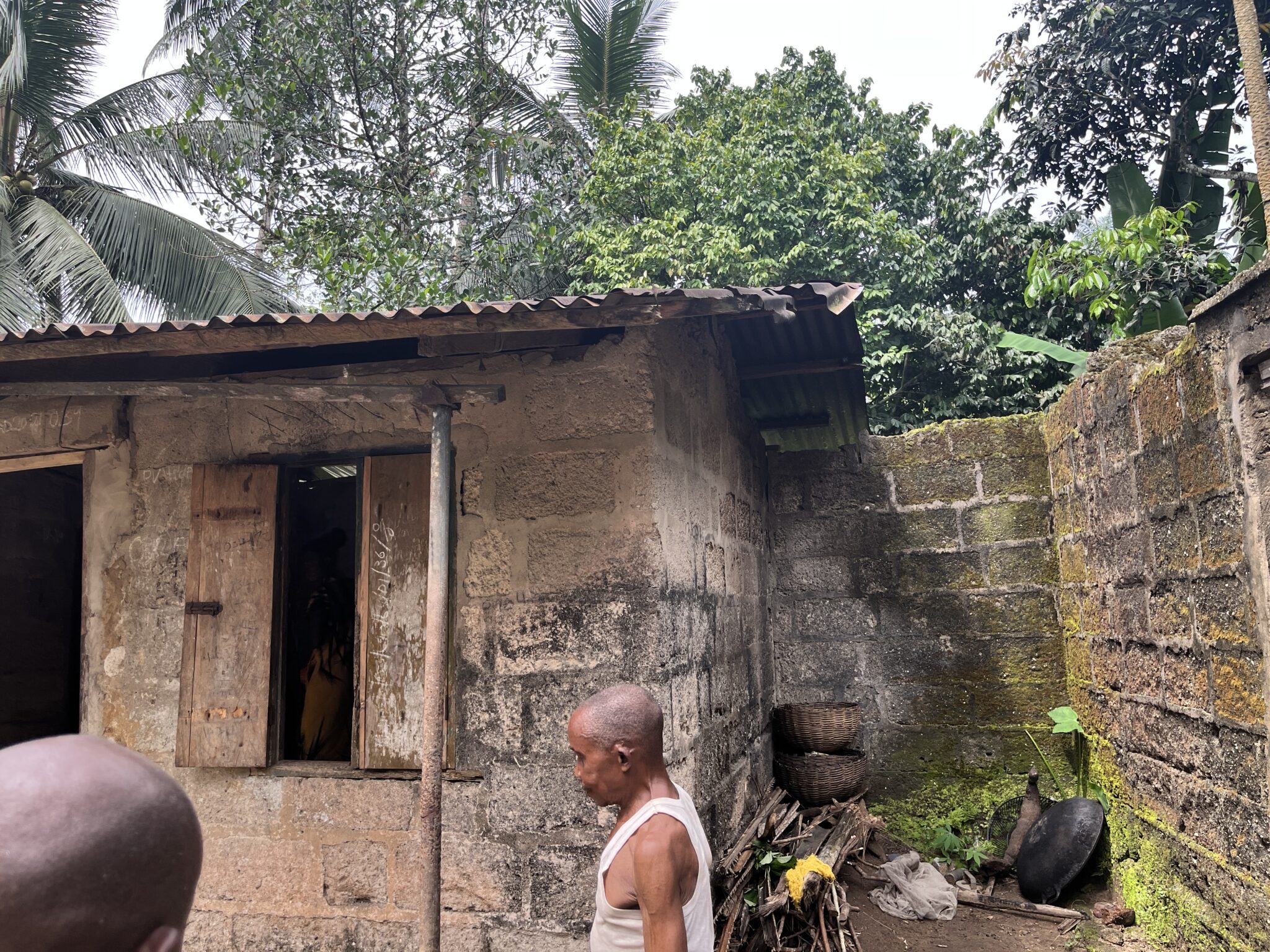 Bag of Rice Project #605 -A visit to the Akpan family – A Thrifty Mom