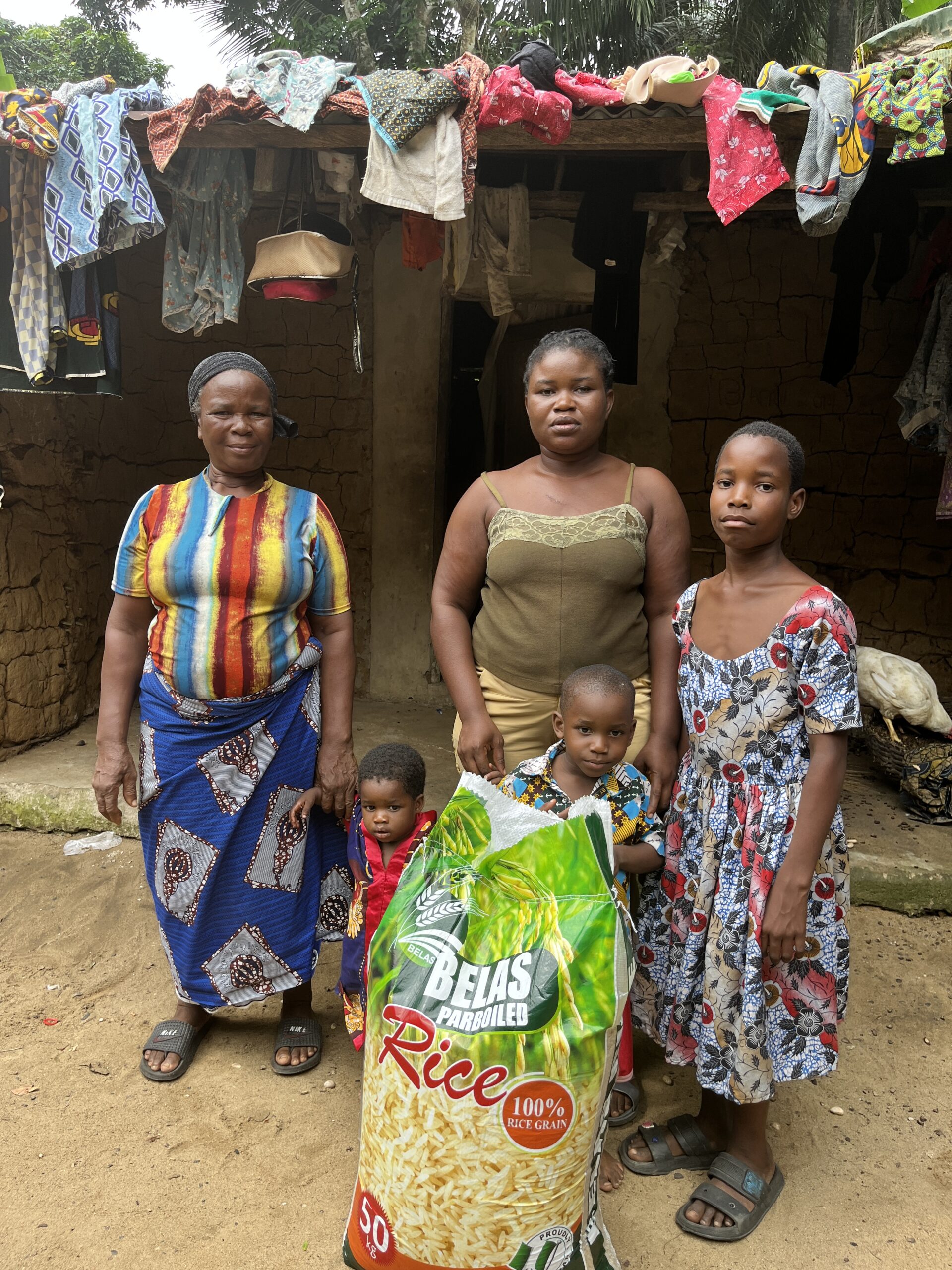 Bag of Rice Project #609 -A visit to the Nse family - A Thrifty Mom